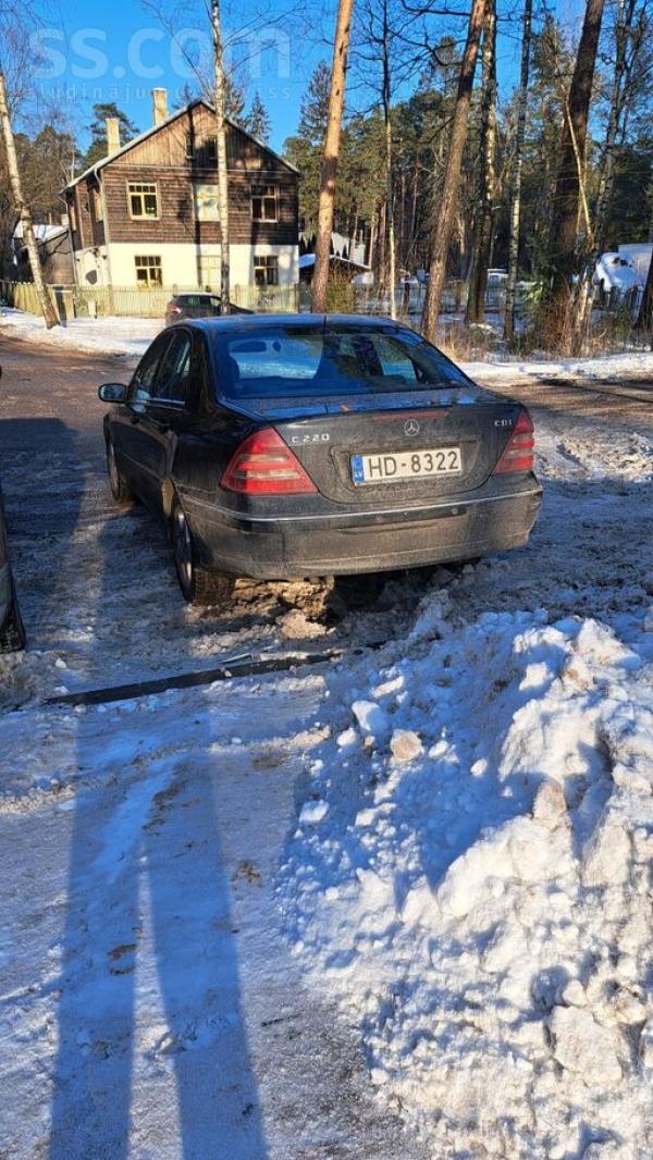 Melns Mercedes-Benz c-220 2003 Jūrmala, ar dzinēja tilpumu 2.20 L un nobraukumu 280 tūkst. km par 2000 €, foto 4 vietnē AUTOMOTO.COM.LV