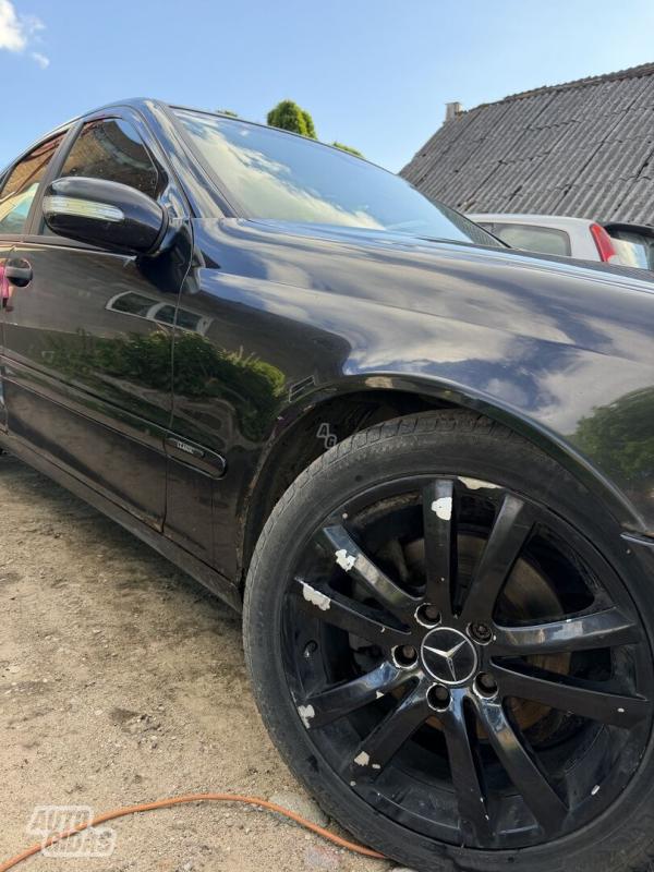 Black Mercedes-Benz c-220 2003 in Salcininkai, with an engine capacity of 2.20 L and mileage of 429 thousand km for 1200 €, photo 3 on AUTOMOTO.COM.LV