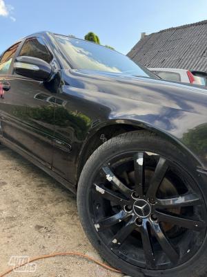 Black Mercedes-Benz c-220 2003 in Salcininkai, with an engine capacity of 2.20 L and mileage of 429 thousand km for 1200 €, photo 4 on AUTOMOTO.COM.LV