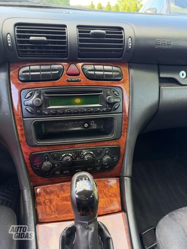 Black Mercedes-Benz c-220 2003 in Salcininkai, with an engine capacity of 2.20 L and mileage of 429 thousand km for 1200 €, photo 4 on AUTOMOTO.COM.LV