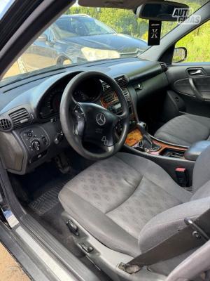Black Mercedes-Benz c-220 2003 in Salcininkai, with an engine capacity of 2.20 L and mileage of 429 thousand km for 1200 €, photo 8 on AUTOMOTO.COM.LV