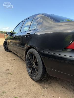 Black Mercedes-Benz c-220 2003 in Salcininkai, with an engine capacity of 2.20 L and mileage of 429 thousand km for 1200 €, photo 10 on AUTOMOTO.COM.LV