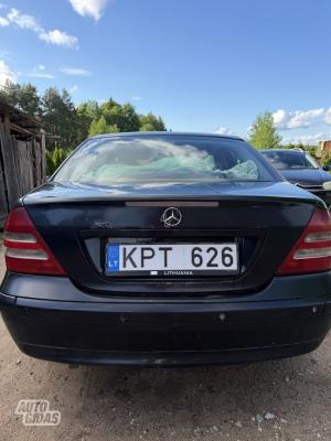 Black Mercedes-Benz c-220 2003 in Salcininkai, with an engine capacity of 2.20 L and mileage of 429 thousand km for 1200 €, photo 11 on AUTOMOTO.COM.LV