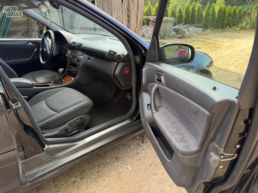 Black Mercedes-Benz c-220 2003 in Salcininkai, with an engine capacity of 2.20 L and mileage of 429 thousand km for 1200 €, photo 12 on AUTOMOTO.COM.LV