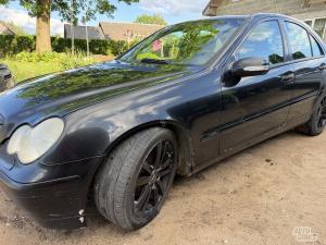 Melns Mercedes-Benz c-220 2003 Šalčininkai, ar dzinēja tilpumu 2.20 L un nobraukumu 429 tūkst. km par 1000 €, foto 3 vietnē AUTOMOTO.COM.LV