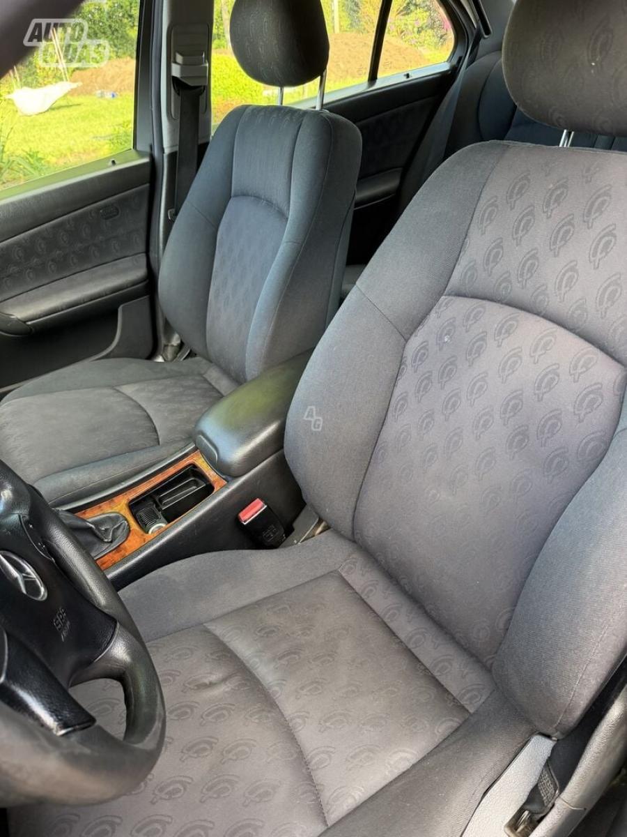 Melns Mercedes-Benz c-220 2003 Šalčininkai, ar dzinēja tilpumu 2.20 L un nobraukumu 429 tūkst. km par 1000 €, foto 6 vietnē AUTOMOTO.COM.LV