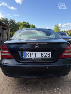 Melns Mercedes-Benz c-220 2003 Šalčininkai, ar dzinēja tilpumu 2.20 L un nobraukumu 429 tūkst. km par 1000 €, foto 11 vietnē AUTOMOTO.COM.LV