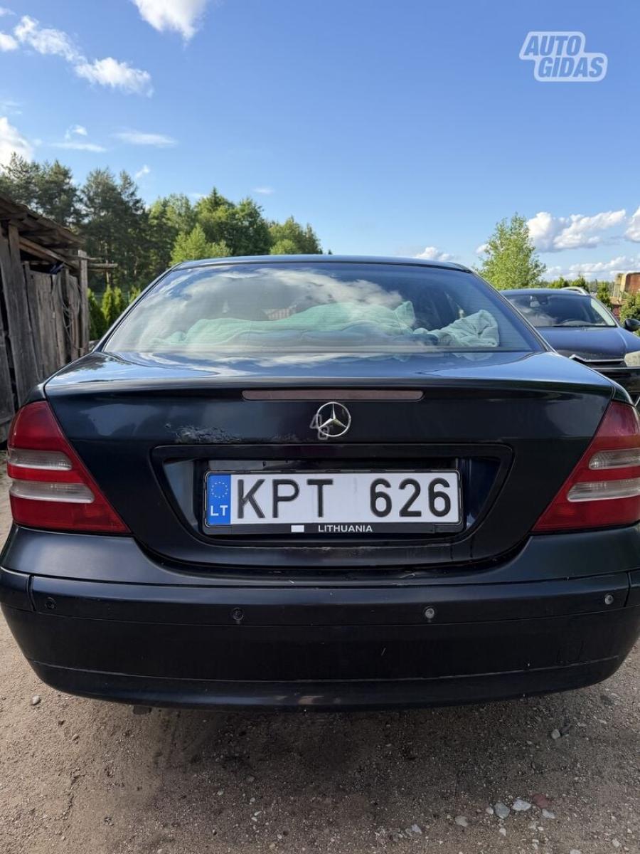 Melns Mercedes-Benz c-220 2003 Šalčininkai, ar dzinēja tilpumu 2.20 L un nobraukumu 429 tūkst. km par 1000 €, foto 11 vietnē AUTOMOTO.COM.LV