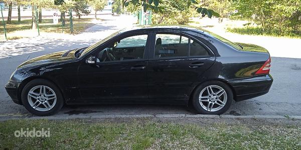 Melns Mercedes-Benz c-220 2003 Tallina, ar dzinēja tilpumu 2.20 L un nobraukumu 350 tūkst. km par 1500 €, foto 3 vietnē AUTOMOTO.COM.LV