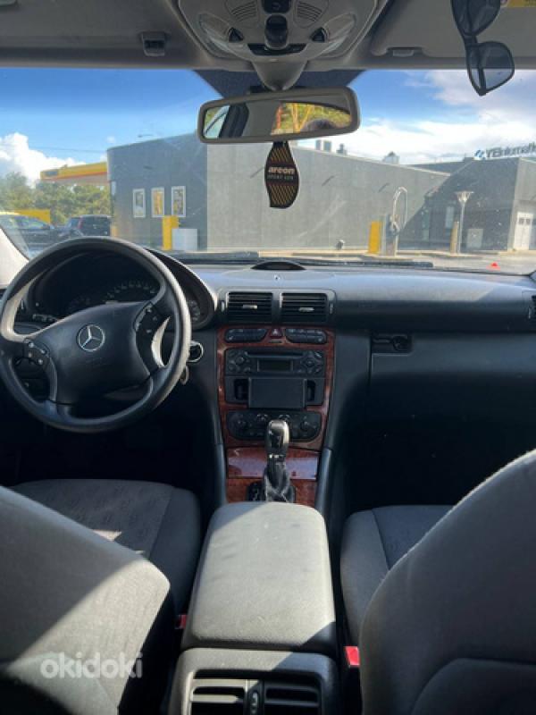 Melns Mercedes-Benz c-220 2003 Tallina, ar dzinēja tilpumu 2.20 L un nobraukumu 350 tūkst. km par 1500 €, foto 4 vietnē AUTOMOTO.COM.LV