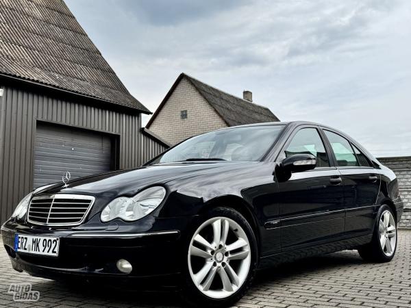 Melns Mercedes-Benz c-220 2004 Kauņa, ar dzinēja tilpumu 2.20 L un nobraukumu 252 tūkst. km par 2450 €, foto 1 vietnē AUTOMOTO.COM.LV