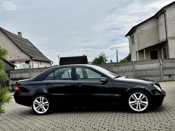 Melns Mercedes-Benz c-220 2004 Kauņa, ar dzinēja tilpumu 2.20 L un nobraukumu 252 tūkst. km par 2450 €, foto 3 vietnē AUTOMOTO.COM.LV