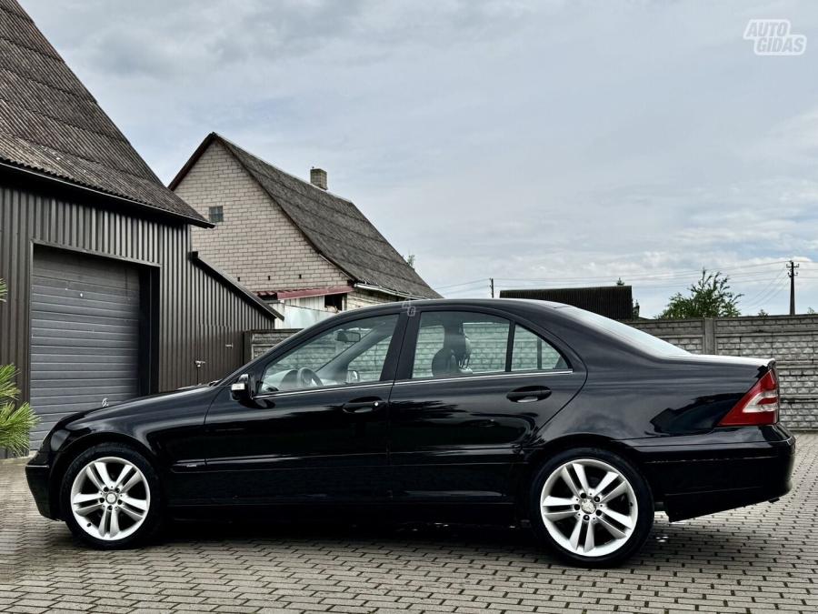 Melns Mercedes-Benz c-220 2004 Kauņa, ar dzinēja tilpumu 2.20 L un nobraukumu 252 tūkst. km par 2950 €, foto 4 vietnē AUTOMOTO.COM.LV