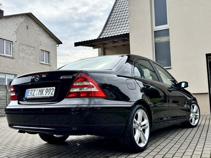 Melns Mercedes-Benz c-220 2004 Kauņa, ar dzinēja tilpumu 2.20 L un nobraukumu 252 tūkst. km par 2950 €, foto 7 vietnē AUTOMOTO.COM.LV
