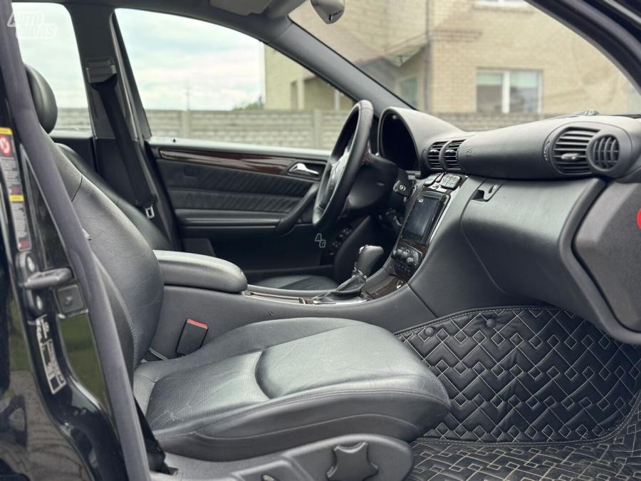 Melns Mercedes-Benz c-220 2004 Kauņa, ar dzinēja tilpumu 2.20 L un nobraukumu 252 tūkst. km par 2950 €, foto 11 vietnē AUTOMOTO.COM.LV