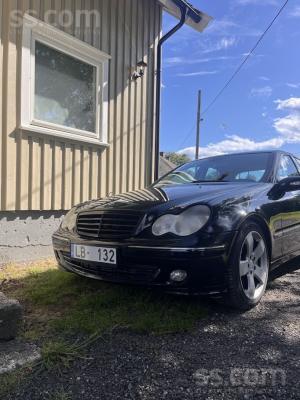 Melns Mercedes-Benz c-220 2004 Rīga, ar dzinēja tilpumu 2.20 L un nobraukumu 299 tūkst. km par 1700 €, foto 3 vietnē AUTOMOTO.COM.LV
