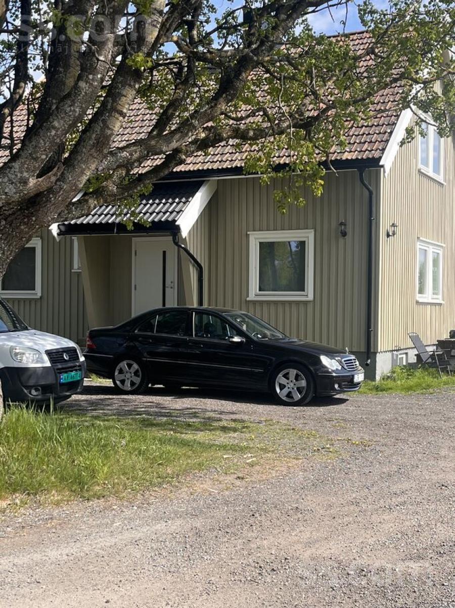Melns Mercedes-Benz c-220 2004 Rīga, ar dzinēja tilpumu 2.20 L un nobraukumu 299 tūkst. km par 1700 €, foto 4 vietnē AUTOMOTO.COM.LV