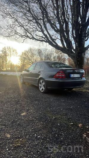 Melns Mercedes-Benz c-220 2004 Rīga, ar dzinēja tilpumu 2.20 L un nobraukumu 299 tūkst. km par 1700 €, foto 5 vietnē AUTOMOTO.COM.LV