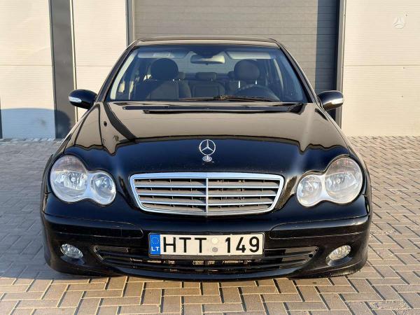 Melns Mercedes-Benz c-220 2004 Viļņa, ar dzinēja tilpumu 2.15 L un nobraukumu 409 tūkst. km par 1950 €, foto 2 vietnē AUTOMOTO.COM.LV