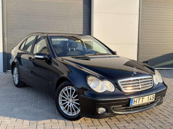 Melns Mercedes-Benz c-220 2004 Viļņa, ar dzinēja tilpumu 2.15 L un nobraukumu 409 tūkst. km par 1950 €, foto 3 vietnē AUTOMOTO.COM.LV