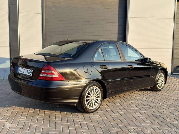 Melns Mercedes-Benz c-220 2004 Viļņa, ar dzinēja tilpumu 2.15 L un nobraukumu 409 tūkst. km par 1950 €, foto 5 vietnē AUTOMOTO.COM.LV