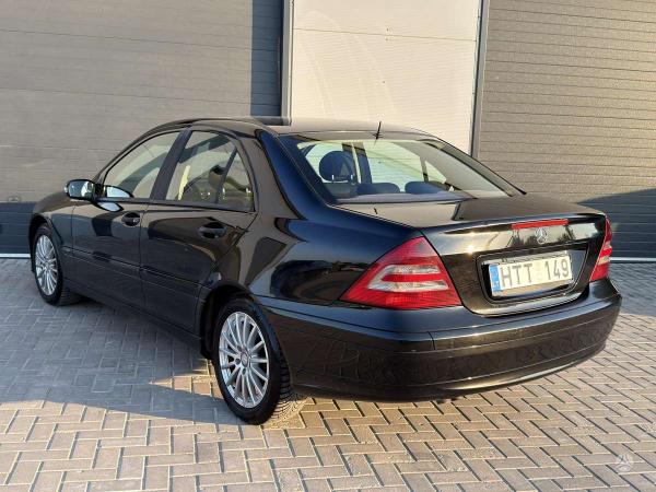 Melns Mercedes-Benz c-220 2004 Viļņa, ar dzinēja tilpumu 2.15 L un nobraukumu 409 tūkst. km par 1950 €, foto 6 vietnē AUTOMOTO.COM.LV