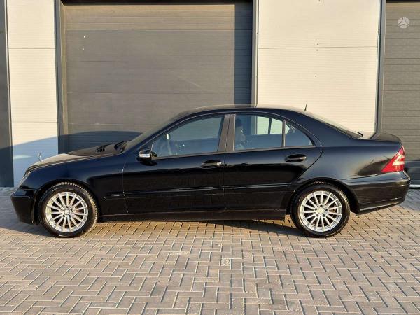 Melns Mercedes-Benz c-220 2004 Viļņa, ar dzinēja tilpumu 2.15 L un nobraukumu 409 tūkst. km par 1950 €, foto 7 vietnē AUTOMOTO.COM.LV