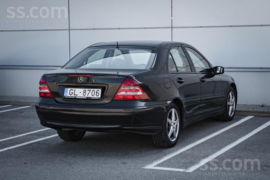 Melns Mercedes-Benz c-220 2005 Rīga, ar dzinēja tilpumu 2.20 L un nobraukumu 0 tūkst. km par 2995 €, foto 4 vietnē AUTOMOTO.COM.LV