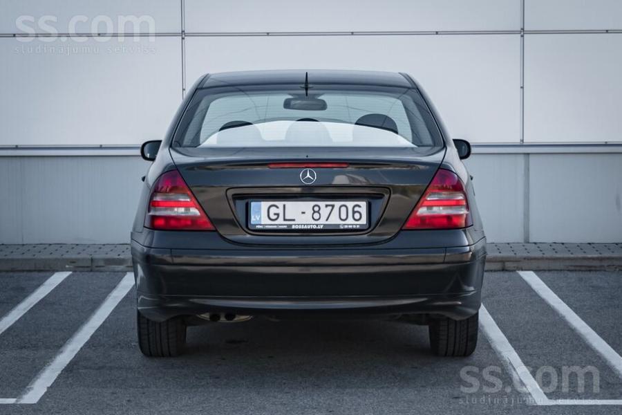 Melns Mercedes-Benz c-220 2005 Rīga, ar dzinēja tilpumu 2.20 L un nobraukumu 0 tūkst. km par 2995 €, foto 5 vietnē AUTOMOTO.COM.LV