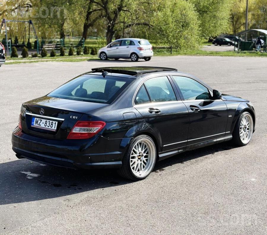 Melns Mercedes-Benz c-220 2007 Liepāja, ar dzinēja tilpumu 2.20 L un nobraukumu 337 tūkst. km par 7650 €, foto 9 vietnē AUTOMOTO.COM.LV