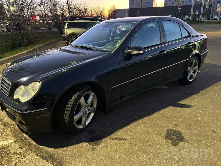 Black Mercedes-Benz c-220 2007 in Riga, with an engine capacity of 2.20 L and mileage of 361 thousand km for 2200 €, photo 3 on AUTOMOTO.COM.LV