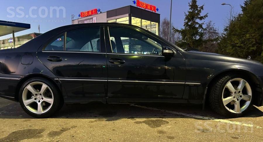 Black Mercedes-Benz c-220 2007 in Riga, with an engine capacity of 2.20 L and mileage of 361 thousand km for 2200 €, photo 6 on AUTOMOTO.COM.LV