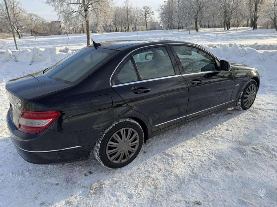 Black Mercedes-Benz c-220 2007 in Klaipeda, with an engine capacity of 2.15 L and mileage of 336 thousand km for 5300 €, photo 5 on AUTOMOTO.COM.LV