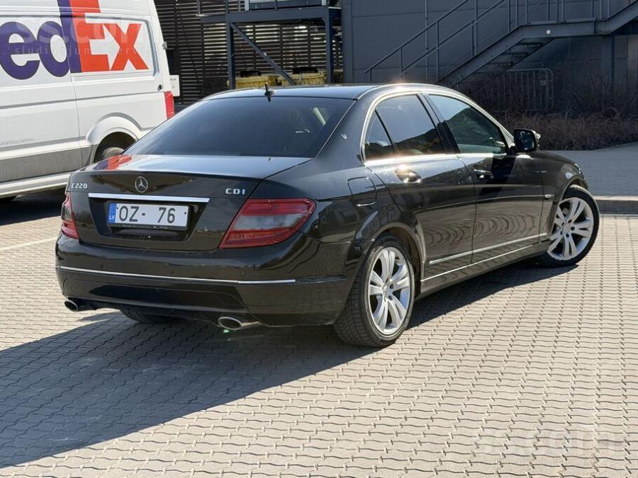 Melns Mercedes-Benz c-220 2007 Rīga, ar dzinēja tilpumu 2.20 L un nobraukumu 322 tūkst. km par 4300 €, foto 3 vietnē AUTOMOTO.COM.LV