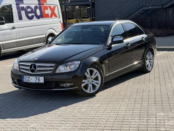 Black Mercedes-Benz c-220 2007 in Riga, with an engine capacity of 2.20 L and mileage of 322 thousand km for 4300 €, photo 4 on AUTOMOTO.COM.LV