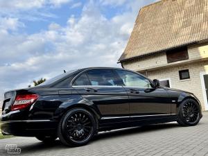 Black Mercedes-Benz c-220 2007 in Kaunas, with an engine capacity of 2.20 L and mileage of 252 thousand km for 5450 €, photo 5 on AUTOMOTO.COM.LV