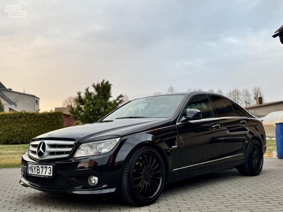Black Mercedes-Benz c-220 2007 in Kaunas, with an engine capacity of 2.20 L and mileage of 252 thousand km for 5450 €, photo 6 on AUTOMOTO.COM.LV