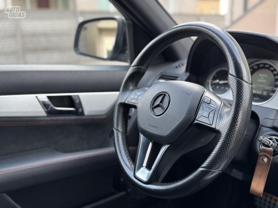 Black Mercedes-Benz c-220 2007 in Kaunas, with an engine capacity of 2.20 L and mileage of 252 thousand km for 5450 €, photo 9 on AUTOMOTO.COM.LV
