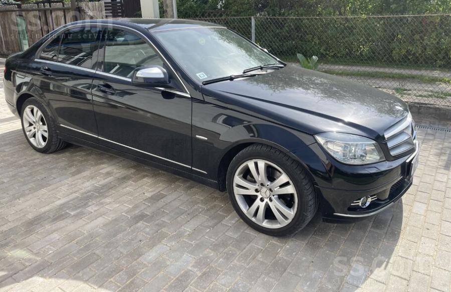 Black Mercedes-Benz c-220 2007 in Riga, with an engine capacity of 2.20 L and mileage of 297 thousand km for 3990 €, photo 3 on AUTOMOTO.COM.LV