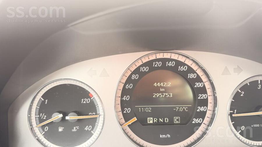 Black Mercedes-Benz c-220 2007 in Riga, with an engine capacity of 2.20 L and mileage of 297 thousand km for 3990 €, photo 6 on AUTOMOTO.COM.LV