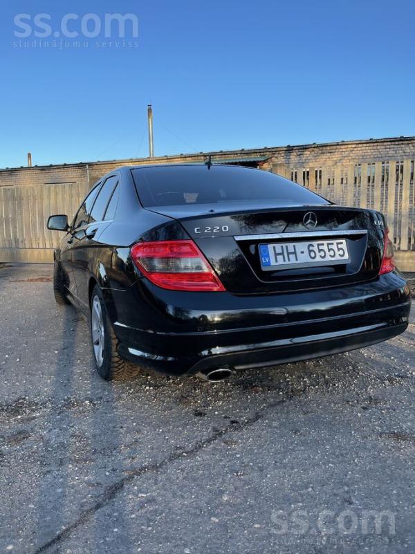 Black Mercedes-Benz c-220 2007 in Riga, with an engine capacity of 2.20 L and mileage of 228 thousand km for 5700 €, photo 4 on AUTOMOTO.COM.LV