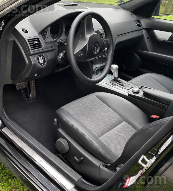 Black Mercedes-Benz c-220 2007 in Riga, with an engine capacity of 2.20 L and mileage of 228 thousand km for 5700 €, photo 6 on AUTOMOTO.COM.LV
