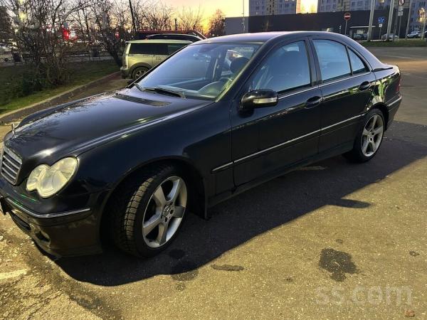 Black Mercedes-Benz c-220 2007 in Riga, with an engine capacity of 2.20 L and mileage of 361 thousand km for 2300 €, photo 3 on AUTOMOTO.COM.LV