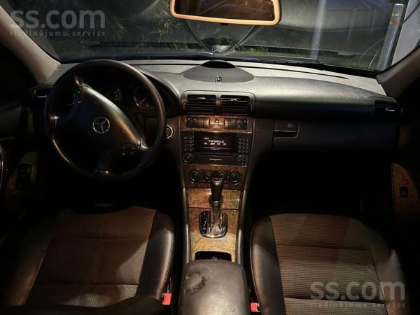 Black Mercedes-Benz c-220 2007 in Riga, with an engine capacity of 2.20 L and mileage of 361 thousand km for 2300 €, photo 7 on AUTOMOTO.COM.LV