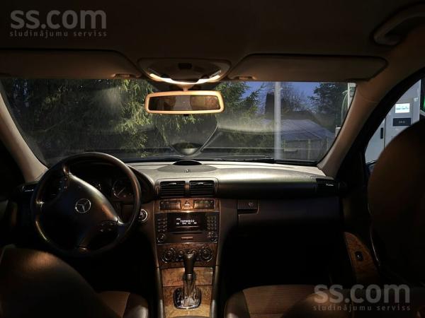 Black Mercedes-Benz c-220 2007 in Riga, with an engine capacity of 2.20 L and mileage of 361 thousand km for 2300 €, photo 8 on AUTOMOTO.COM.LV