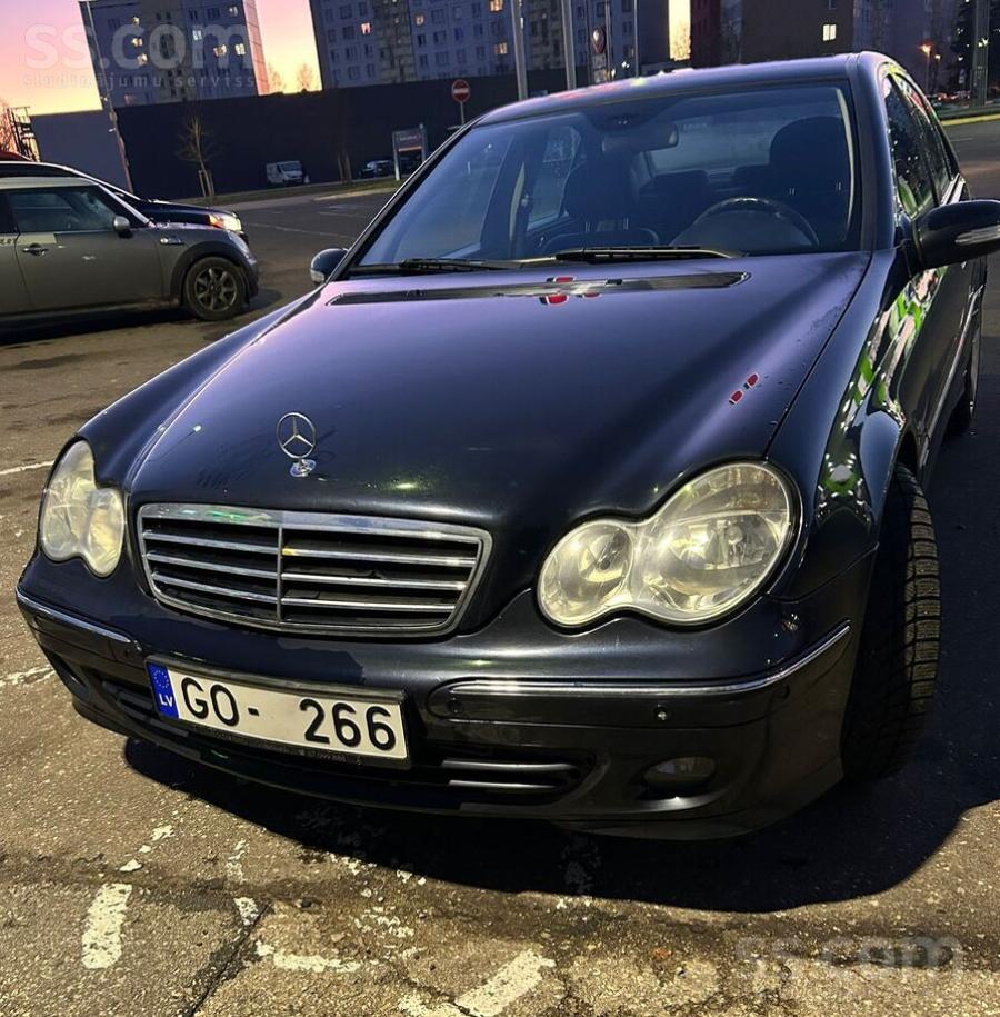 Черный Мерседес Ц 220 2007 в Рига, объемом двигателя 2.20 л и пробегом 361 тыс. км за 2300 €, фото 3 на AUTOMOTO.COM.LV