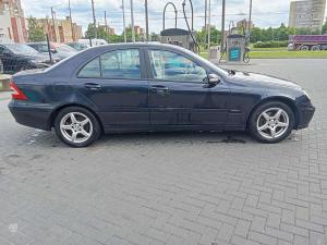 Black Mercedes-Benz c-220 2007 in Kaunas, with an engine capacity of 2.20 L and mileage of 204 thousand km for 1699 €, photo 5 on AUTOMOTO.COM.LV