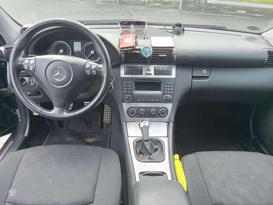 Black Mercedes-Benz c-220 2007 in Kaunas, with an engine capacity of 2.20 L and mileage of 204 thousand km for 1699 €, photo 11 on AUTOMOTO.COM.LV