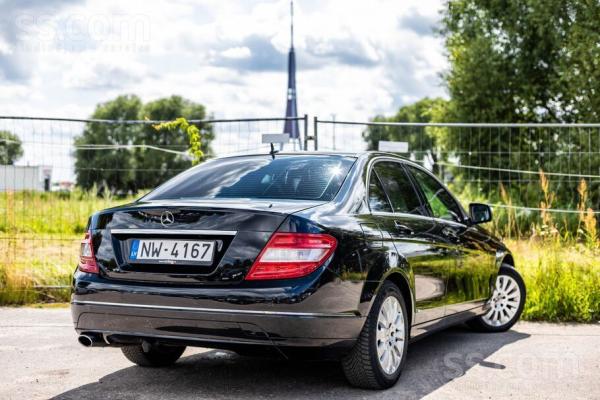 Black Mercedes-Benz c-220 2007 in Riga, with an engine capacity of 2.20 L and mileage of 355 thousand km for 4990 €, photo 7 on AUTOMOTO.COM.LV