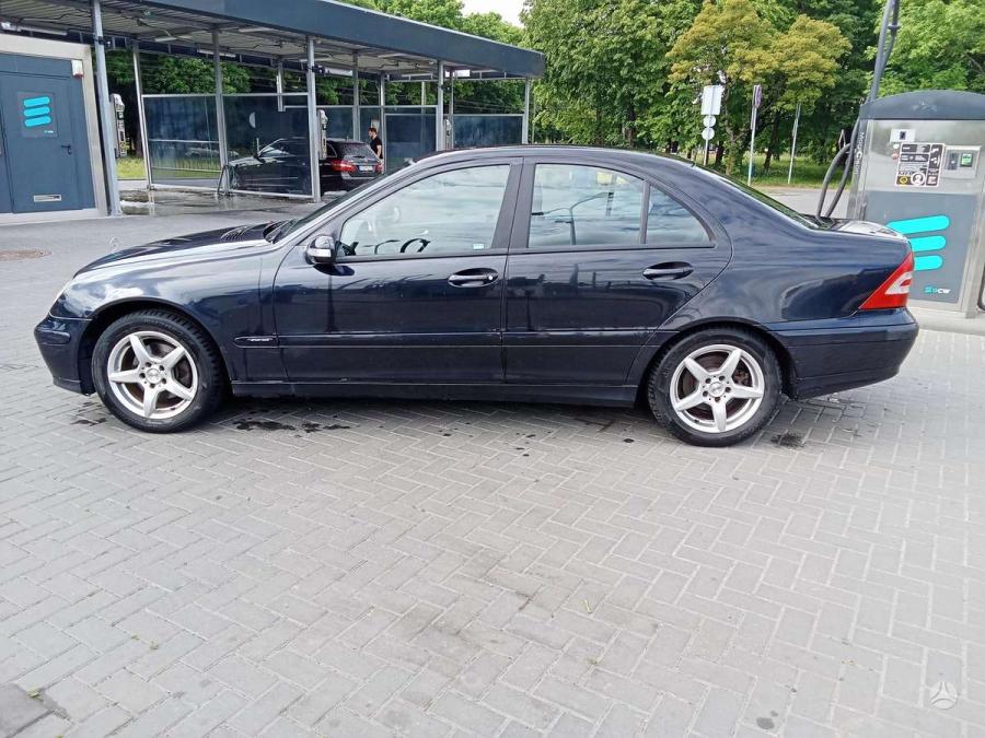 Melns Mercedes-Benz c-220 2007 Kauņa, ar dzinēja tilpumu 2.20 L un nobraukumu 204 tūkst. km par 1699 €, foto 4 vietnē AUTOMOTO.COM.LV
